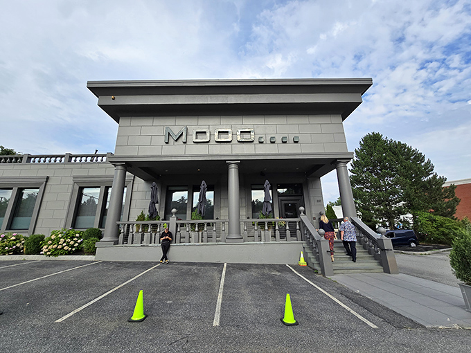 Those columns aren't just for show&mdash;they're holding up the weight of all the amazing steak expectations inside.