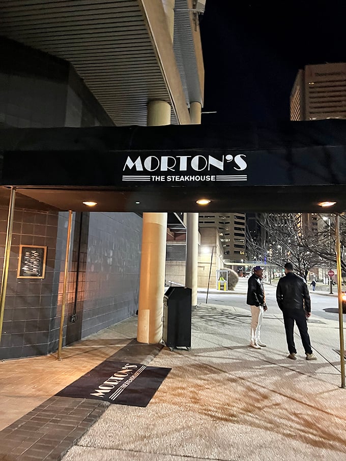 Urban sophistication meets timeless steakhouse tradition at Morton's. Even the sidewalk outside looks dressed for a special occasion!