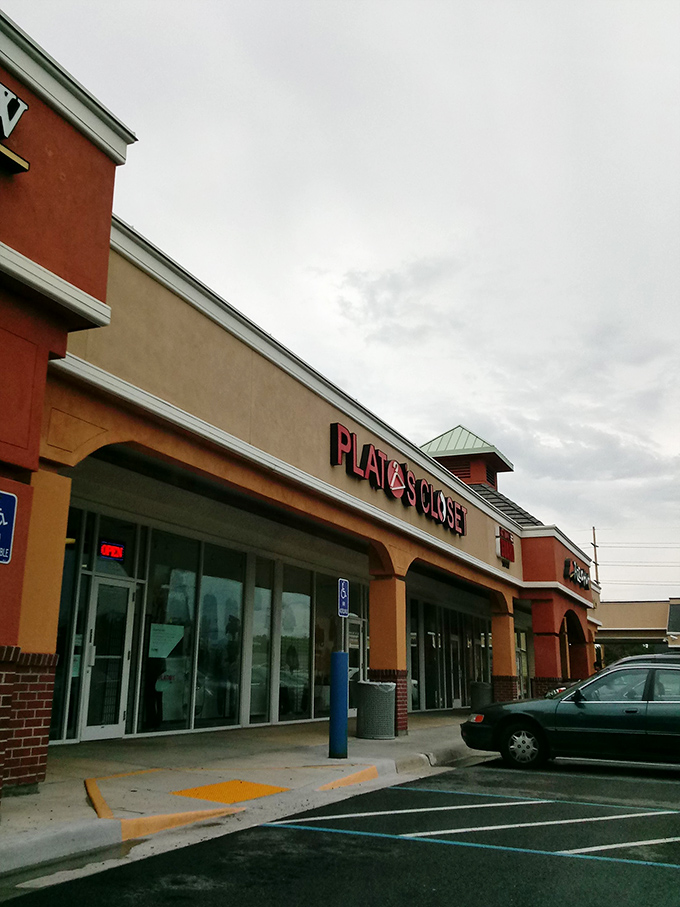 Behind these windows, yesterday's impulse buys become today's steals. Fashion recycling at its most satisfying!