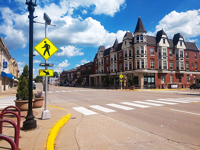 Nestled between gentle hills, Richland Center's main street offers the kind of charm that makes running errands feel like a pleasure. 