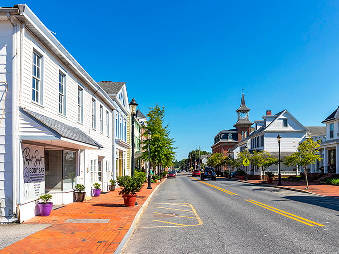 Smyrna's historic district offers a masterclass in affordable small-town living. The kind of place Norman Rockwell would paint (and could afford to live).