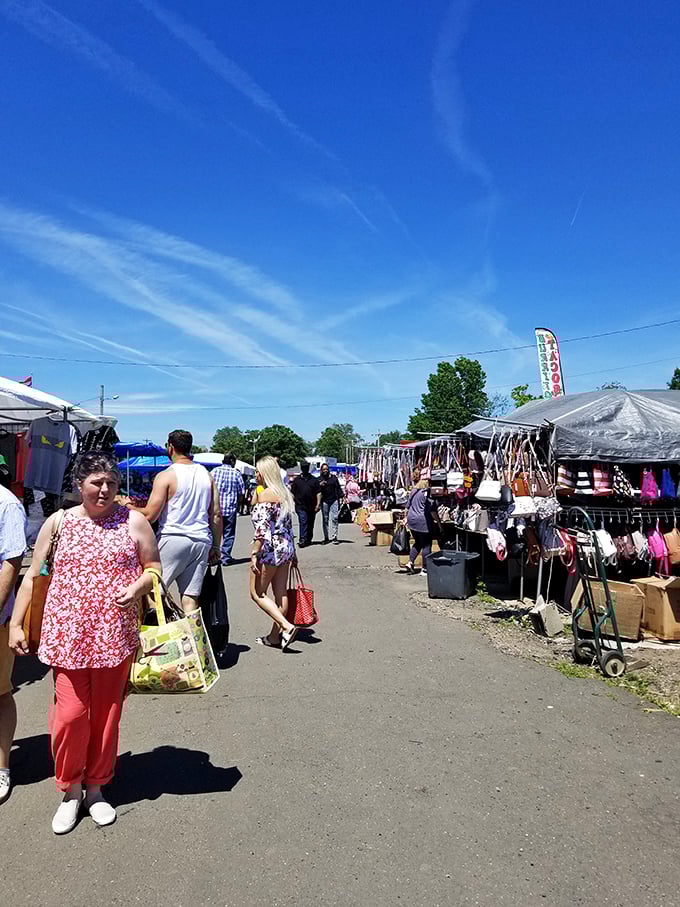 Sunshine and shopping bags! The Boulevard's open-air market creates the perfect backdrop for Sunday morning treasure hunting.