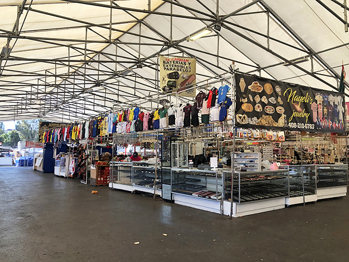 Merchandise magic happens in these stalls, where jewelry and accessories transform from mere objects into must-have treasures. 