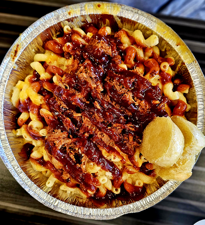 BBQ pulled pork mac and cheese that would make both Kansas City and Memphis nod in approval. The pasta is just a vehicle for all that smoky goodness.