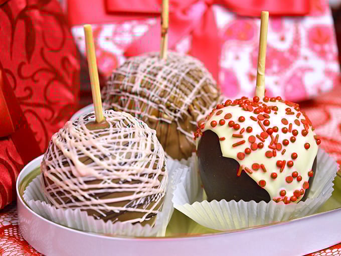 Caramel apples dressed for the prom! These fruit-based confections wear their chocolate tuxedos and colorful accessories with unmistakable Arkansas pride.