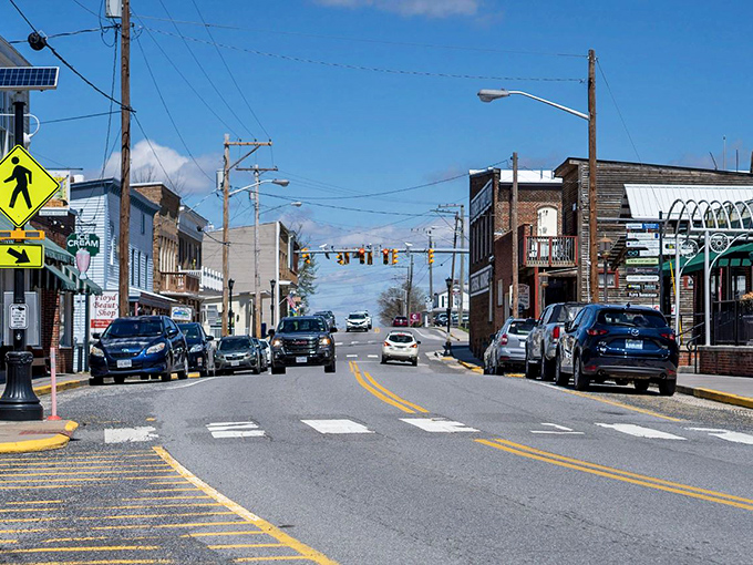 Small town, big sky. Floyd's main drag offers that perfect balance of civilization and nature&mdash;where errands come with mountain views.
