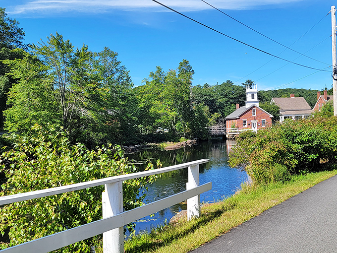 White fences and glassy waters&mdash;Harrisville's scenic pathways offer the kind of peaceful stroll that makes smartphone addiction seem utterly ridiculous.