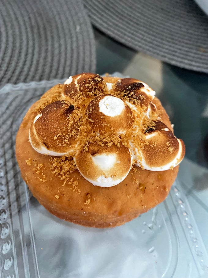 Toasted marshmallow crowns this graham cracker-dusted masterpiece, transforming Key Lime Pie into portable, handheld bliss.