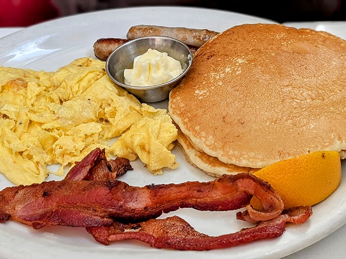 Pancakes the size of frisbees, eggs with sunset-yellow yolks, and bacon that should have its own fan club &ndash; breakfast doesn't get more American than this.