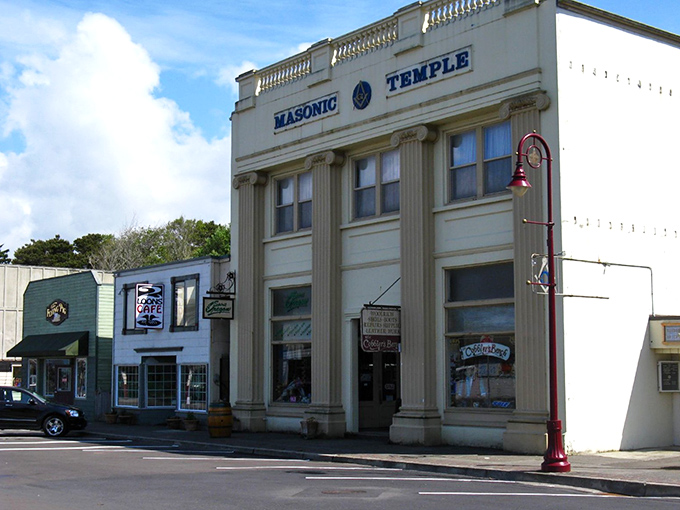 The Masonic Temple building anchors Old Town with the architectural equivalent of "they don't make 'em like they used to."