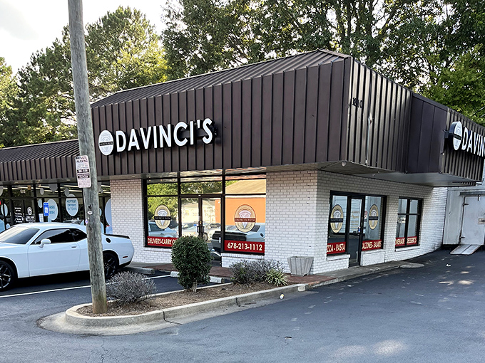 DaVinci's sleek black exterior keeps a low profile in this strip mall. Like a secret pizza club that only the locals know about.