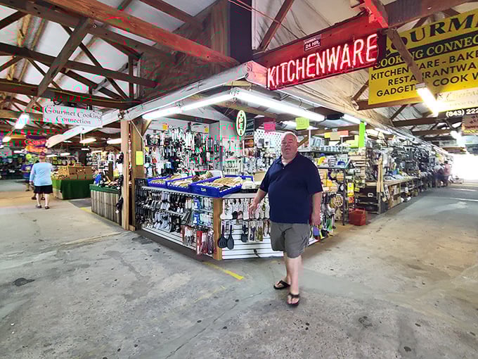 Beachside bargain hunting never looked so good! Hudson's Surfside Market combines coastal breezes with rows of colorful merchandise.