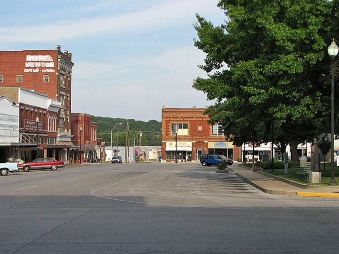 Neosho's colorful downtown buildings offer a palette of history that's as rich as the local stories shared over coffee at the corner caf&eacute;.