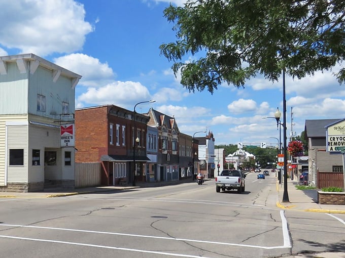 New London's downtown stretches before you like a living postcard&mdash;where brick buildings house shops worth browsing for hours.