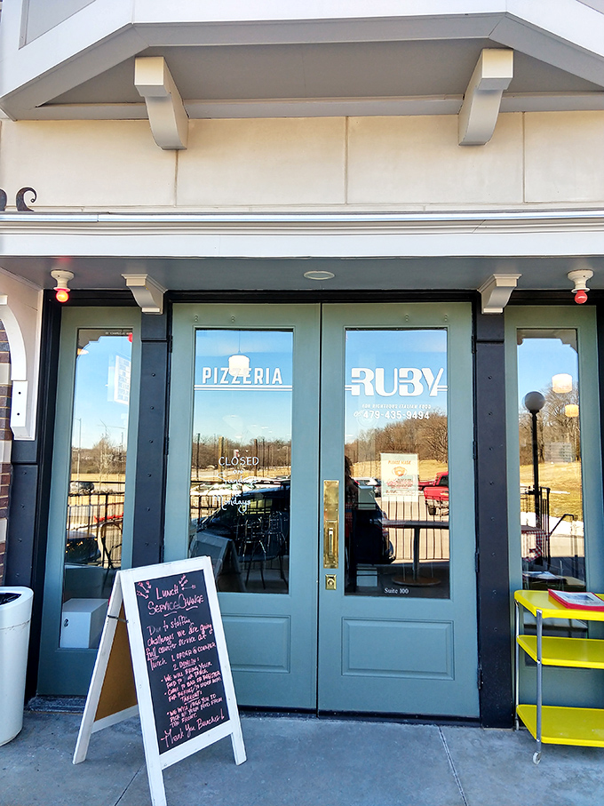 Tommy's Famous looks like the kind of roadside gem that makes every road trip worthwhile and every detour justified.