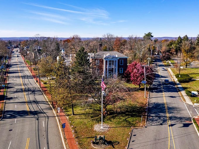 Roseland offers that perfect suburban feel with housing options that won't force you to choose between medication and mortgage.
