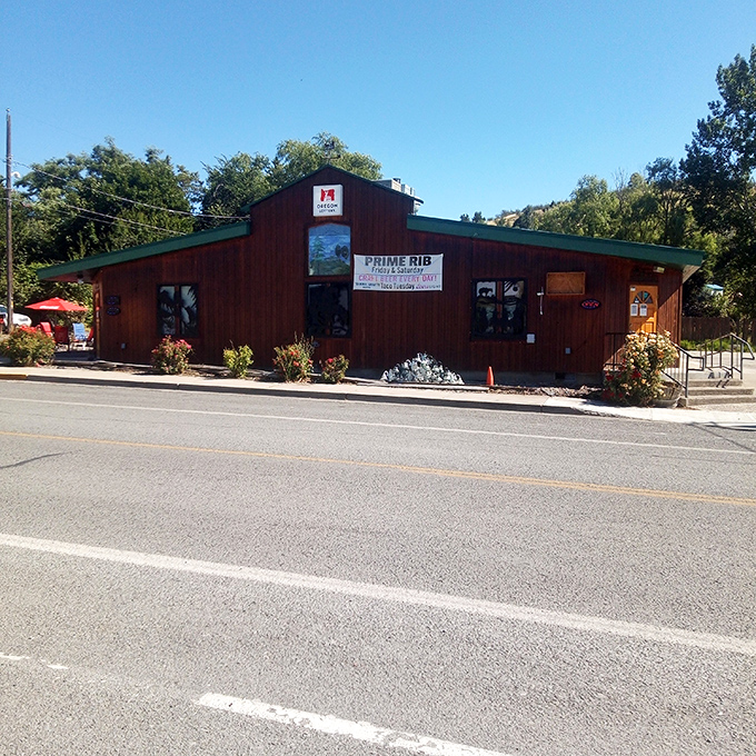 Your favorite neighborhood spot awaits with Friday prime rib, craft beer, and a sunny patio perfect for your next meal.