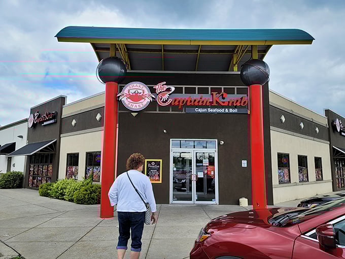 Those striking red pillars frame the doorway like entrance gates to a delicious Cajun adventure waiting inside.