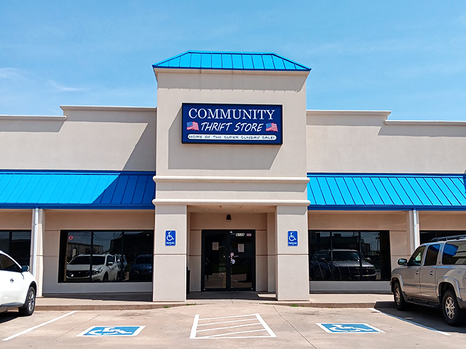 Clean lines and accessible entrances welcome all treasure hunters to this community-minded bargain paradise.