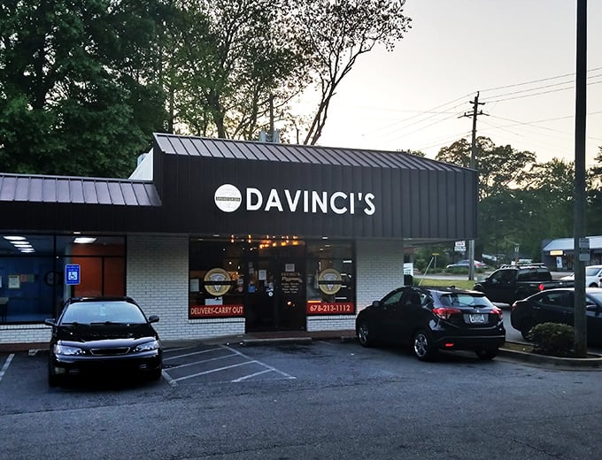 Evening at DaVinci's shows off its simple, modern design. No frills needed when the pizza inside does all the talking.