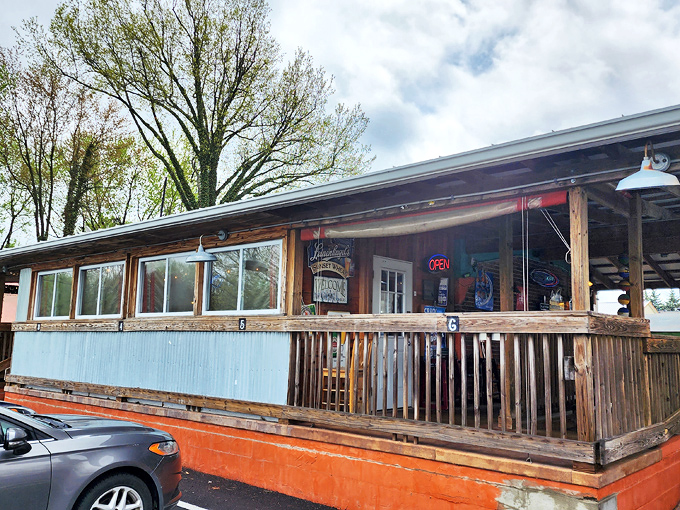 Sometimes the most satisfying seafood experiences hide behind the most modest storefronts.