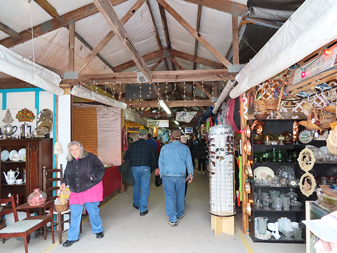 Decoration for your lovely home? Hudson's covered shopping areas display everything from sunglasses to artistic decors for beach-bound shoppers.