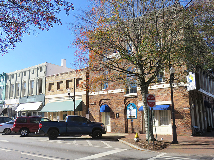 Historic buildings in Newnan house modern businesses with old-fashioned prices. The perfect blend of yesterday's charm and today's healthcare!