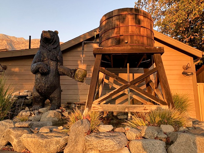That rustic water tower and beer-toting bear create the perfect mountain mood. Appetizers for the eyes before the meal begins.