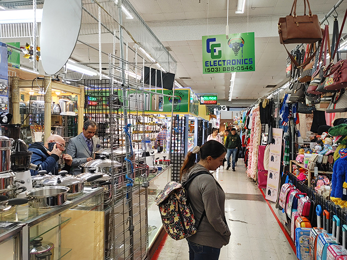 Oregon Flea Market: Where electronics, handbags, and unexpected finds line the aisles in a shopper's paradise of organized chaos.