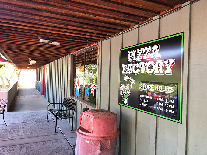 Gateway to Sequoia, gateway to deliciousness. This Three Rivers gem proves mountain air makes mozzarella taste even better.