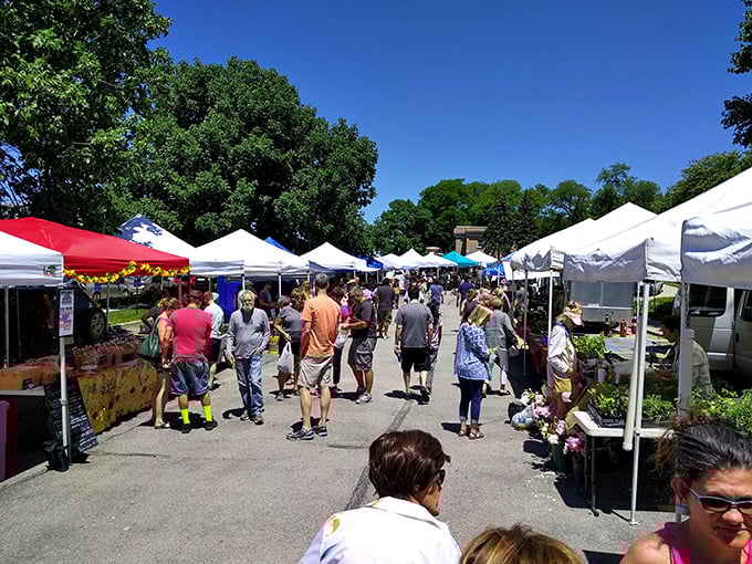 Shoppers stroll between vendor tents on a perfect Nebraska Sunday. The hardest decision: shop for dinner or d&eacute;cor first?