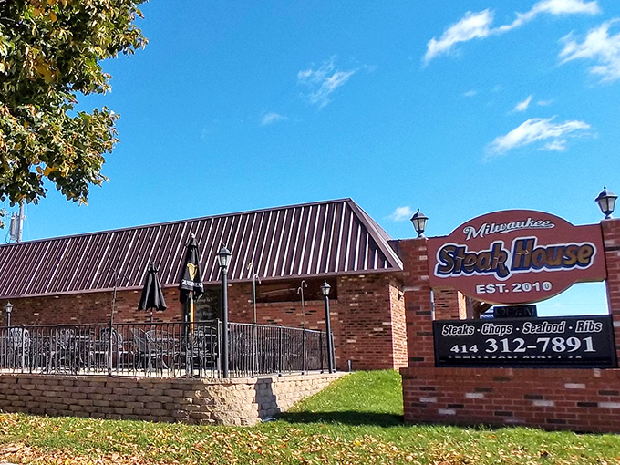 No fancy architectural tricks needed when your steaks speak for themselves. Milwaukee Steakhouse keeps it refreshingly real.