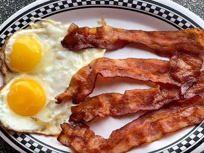 Bacon and eggs: the breakfast equivalent of Astaire and Rogers. Simple, timeless, and executed with the precision that only comes from decades of practice.