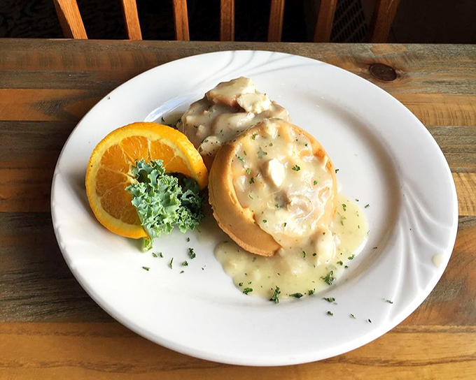 A perfect circle of comfort: tender chicken in creamy gravy atop a golden waffle. Amish ingenuity at its most delicious.