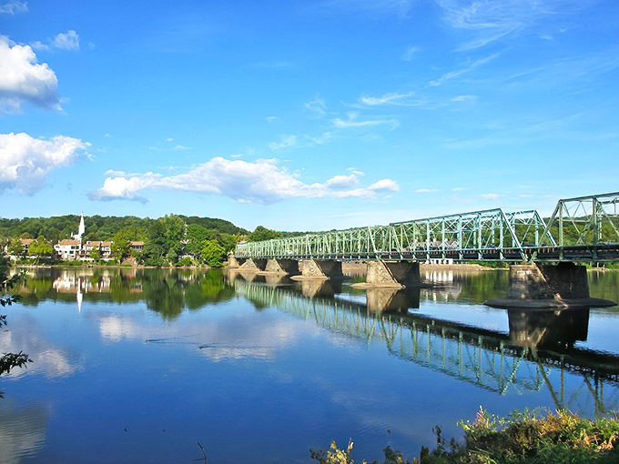 The New Hope-Lambertville Bridge spans more than just the Delaware River&mdash;it connects two states in a perfect marriage of small-town charm.