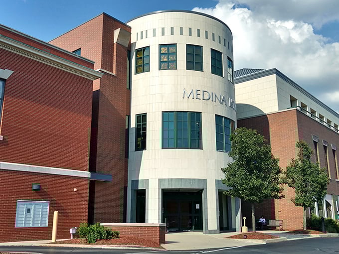Medina's library brings modern architecture to town with its curved fa&ccedil;ade&mdash;proving you can indeed judge a book by its cover when the cover's this impressive.