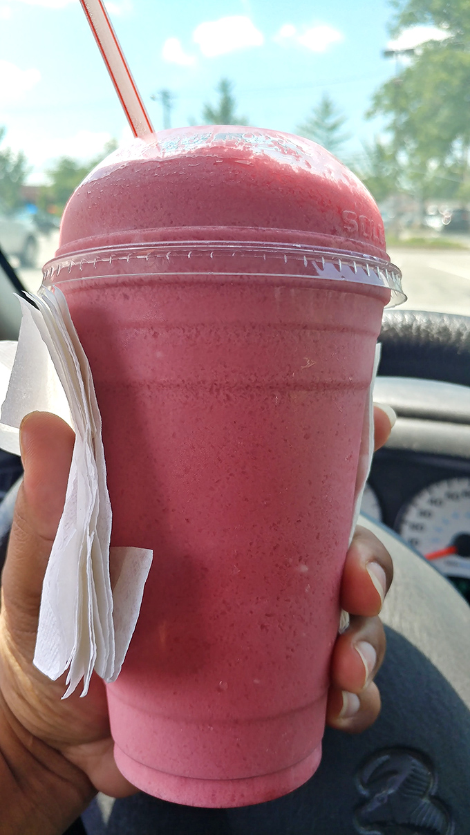 A berry-studded masterpiece that somehow manages to be both virtuous and decadent. The perfect alibi for your dessert cravings.