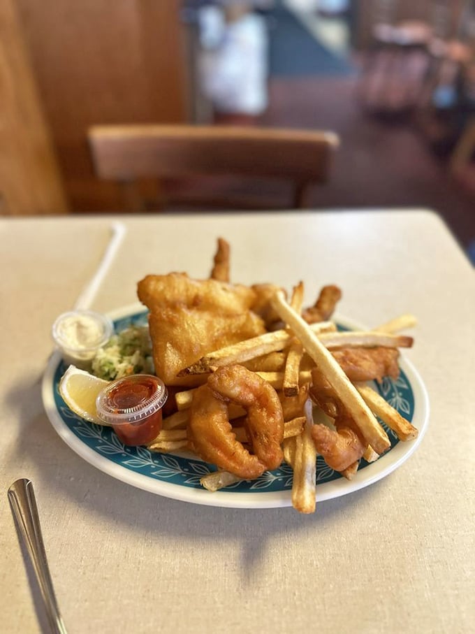 Up close with the star of the show. That batter could win awards—light yet substantial, crispy yet tender, and seasoned by decades of know-how.