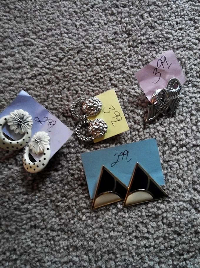 Costume jewelry that tells stories of proms past and parties forgotten. Each piece waiting for its next adventure at pocket-change prices.