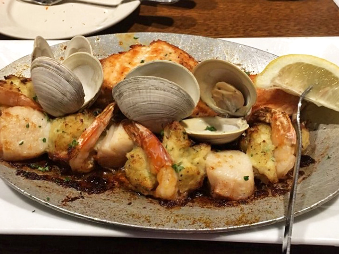 When the seafood combo arrives, you'll understand why locals guard this place like a state secret.
