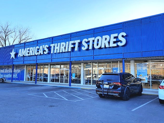 The blue mothership of thrifting has landed in Alabaster! This massive store requires strategy and comfortable shoes.