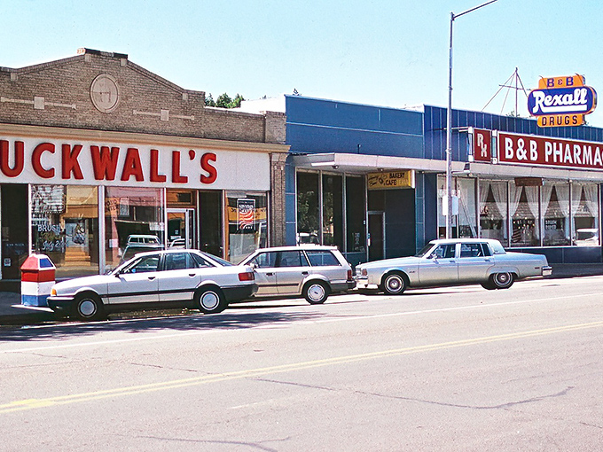 Brush's main thoroughfare showcases classic small-town America. The street seems to say, "Slow down, neighbor&mdash;what's your hurry?"