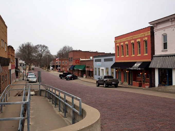 Crystal City's main drag offers that wonderful "I've stepped back in time" feeling without sacrificing modern comforts like indoor plumbing.
