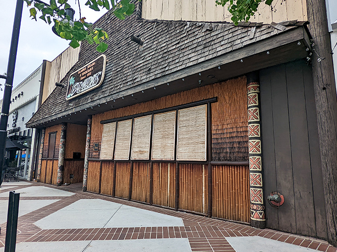 Damon's tropical-meets-steakhouse vibe is like finding a tiki bar that secretly grills the perfect prime rib.