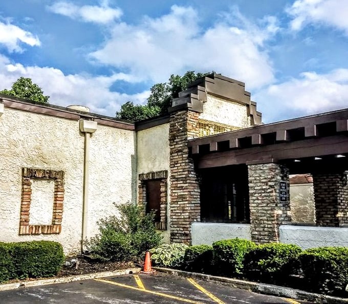Hyde Park Prime Steakhouse: Stone columns standing like sentinels guarding the sacred temple of perfectly aged beef. Your taste buds' happy place awaits inside.