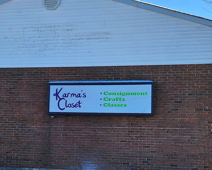 Karma's Closet: Where good fashion karma comes to those who browse with patience and an open mind.