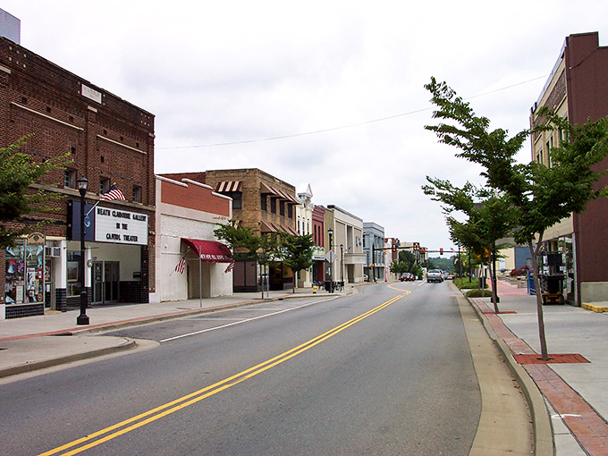 Maryville's welcoming Main Street invites window shopping and leisurely strolls without breaking the bank.