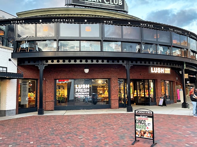 Curved architecture and city sophistication - where downtown Columbus meets the deep blue sea.