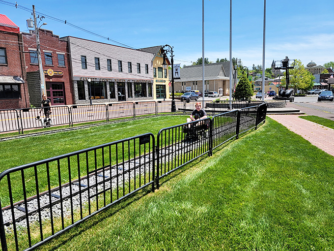 Oakland's Main Street shops invite you to slow down and browse awhile. Window shopping here is an Olympic-level sport!