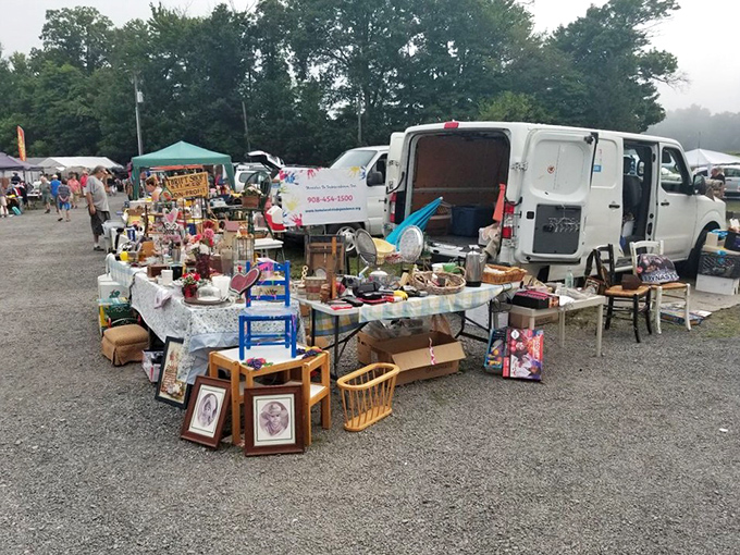 Decoration heaven for design lovers! This section at Blue Ridge displays enough frames and figurines to display at your home.